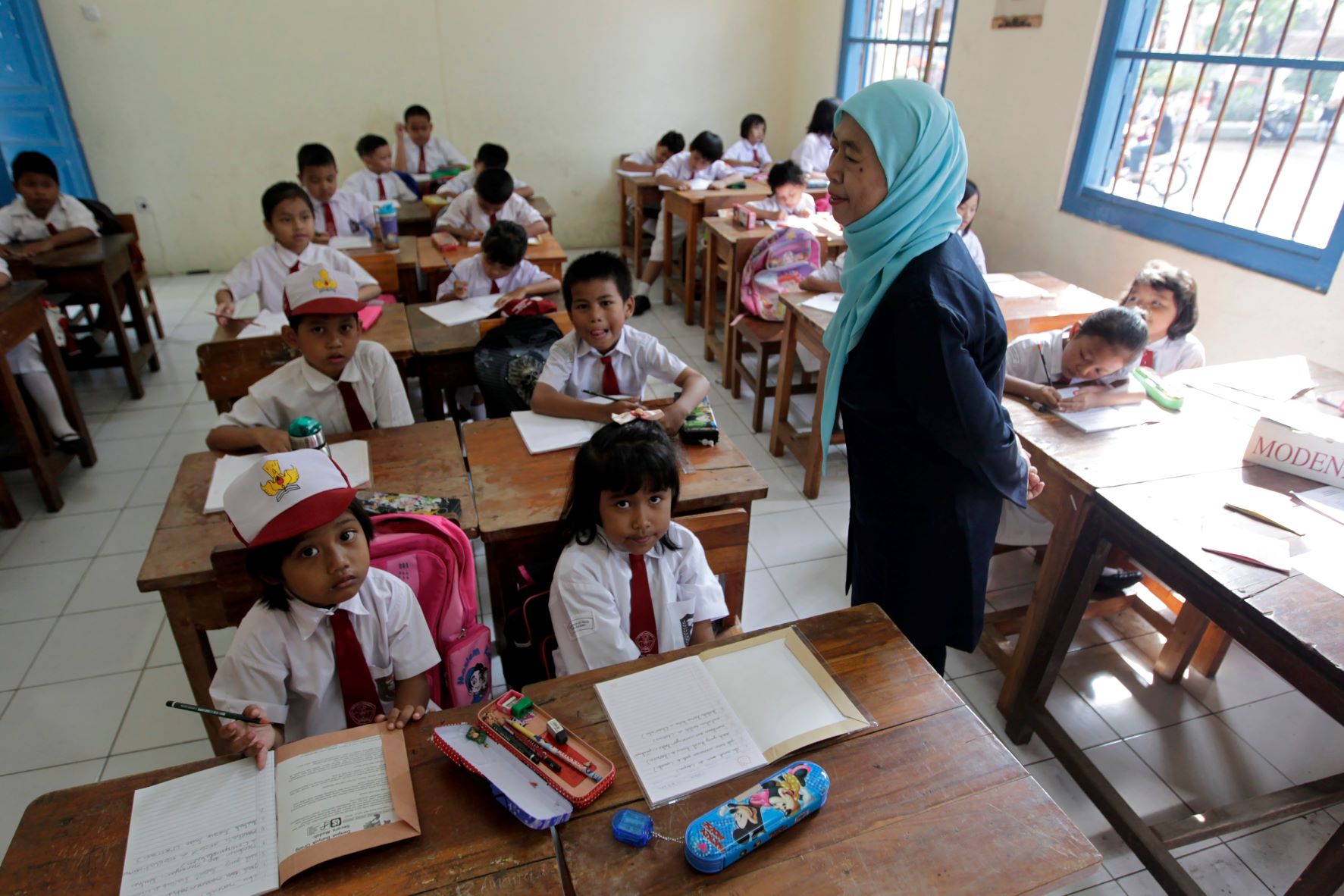 Tidak Hanya Dirayakan di Indonesia, Berikut Peringatan Hari Guru ...