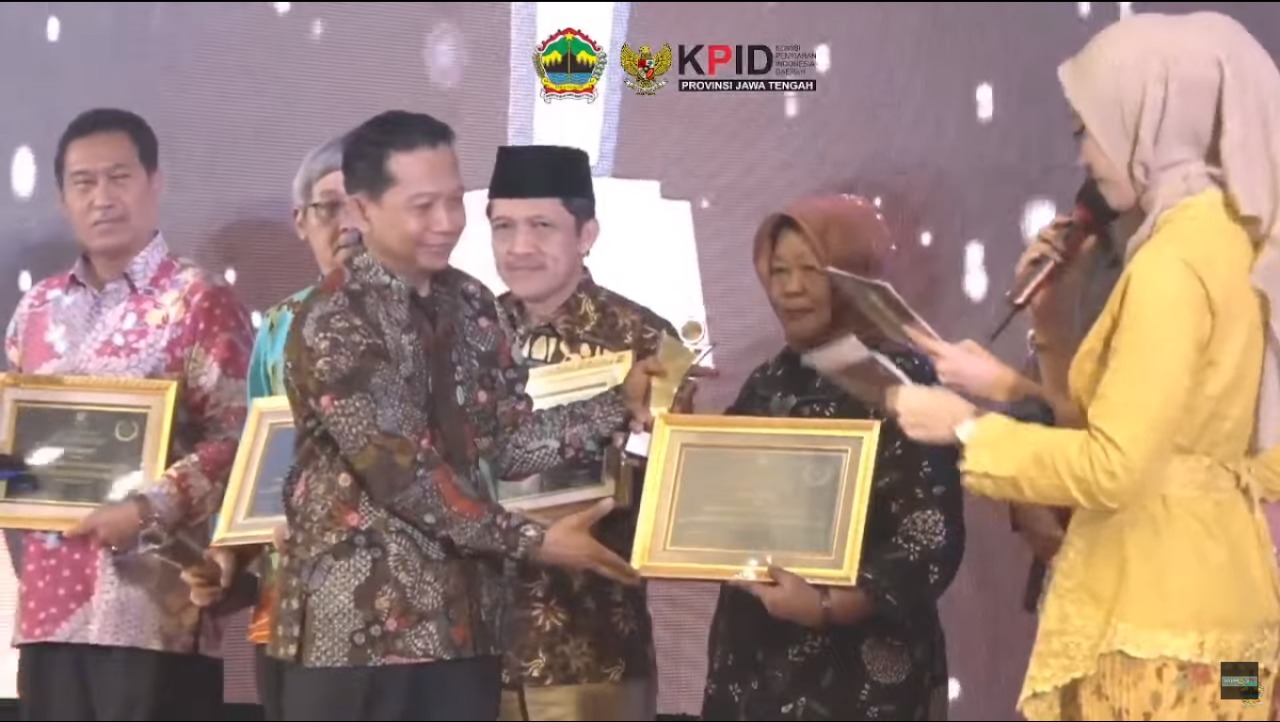 Raih Dua Penghargaan Kategori Informatif dalam KIP 2022, Sekda Ning ...