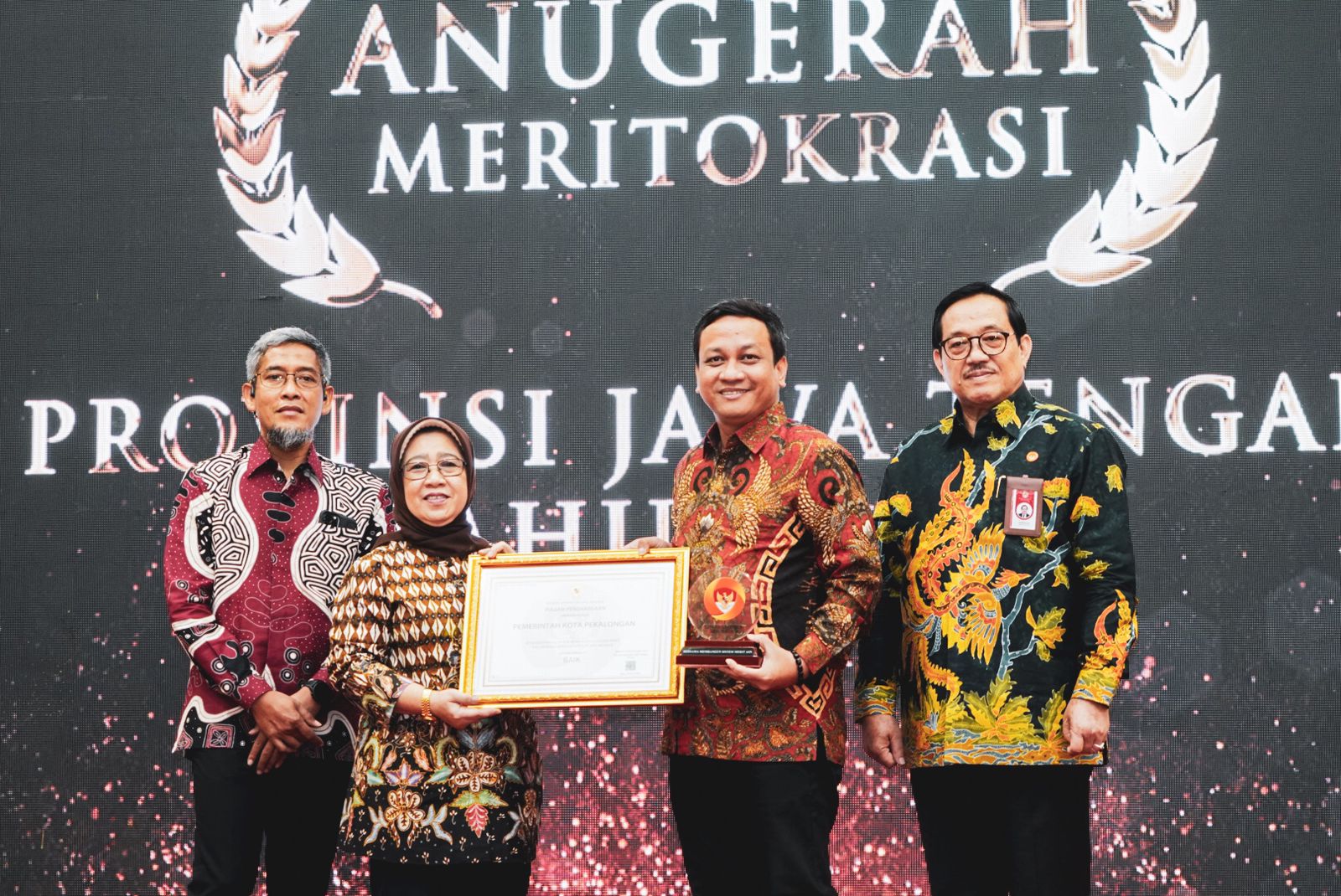 Walikota Pekalongan Aaf Raih Anugerah Meritokrasi 2022 Karena Berhasil Tata Kelola ASN – Radar ...