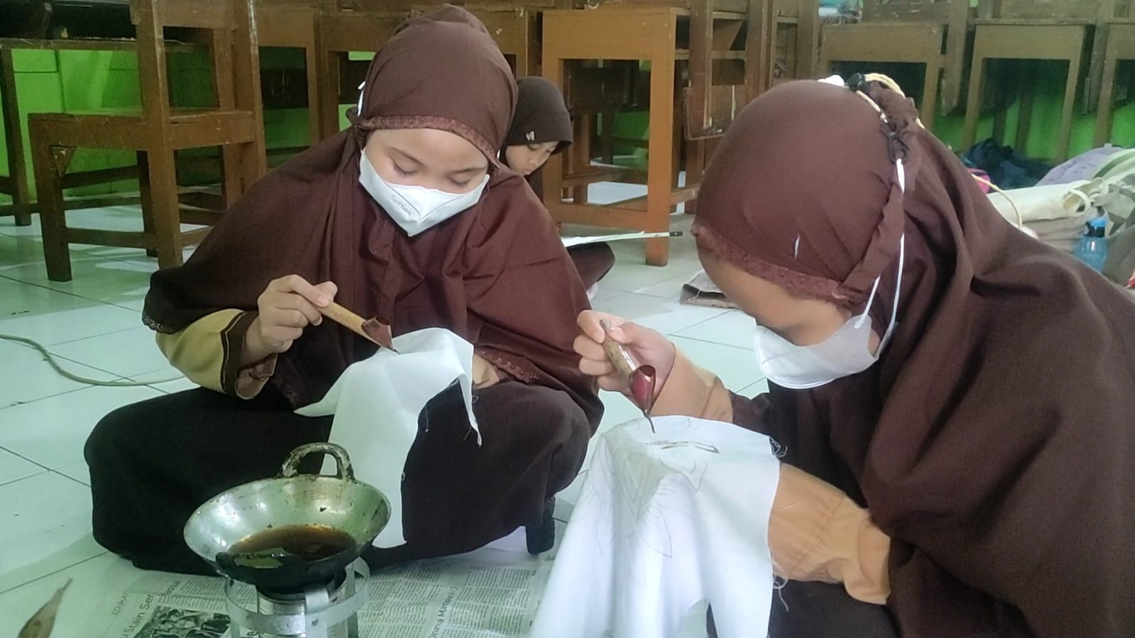 Ekskul Membatik di SDIT Rabbani Kendal, Siswa Belajar Batik Jumputan ...