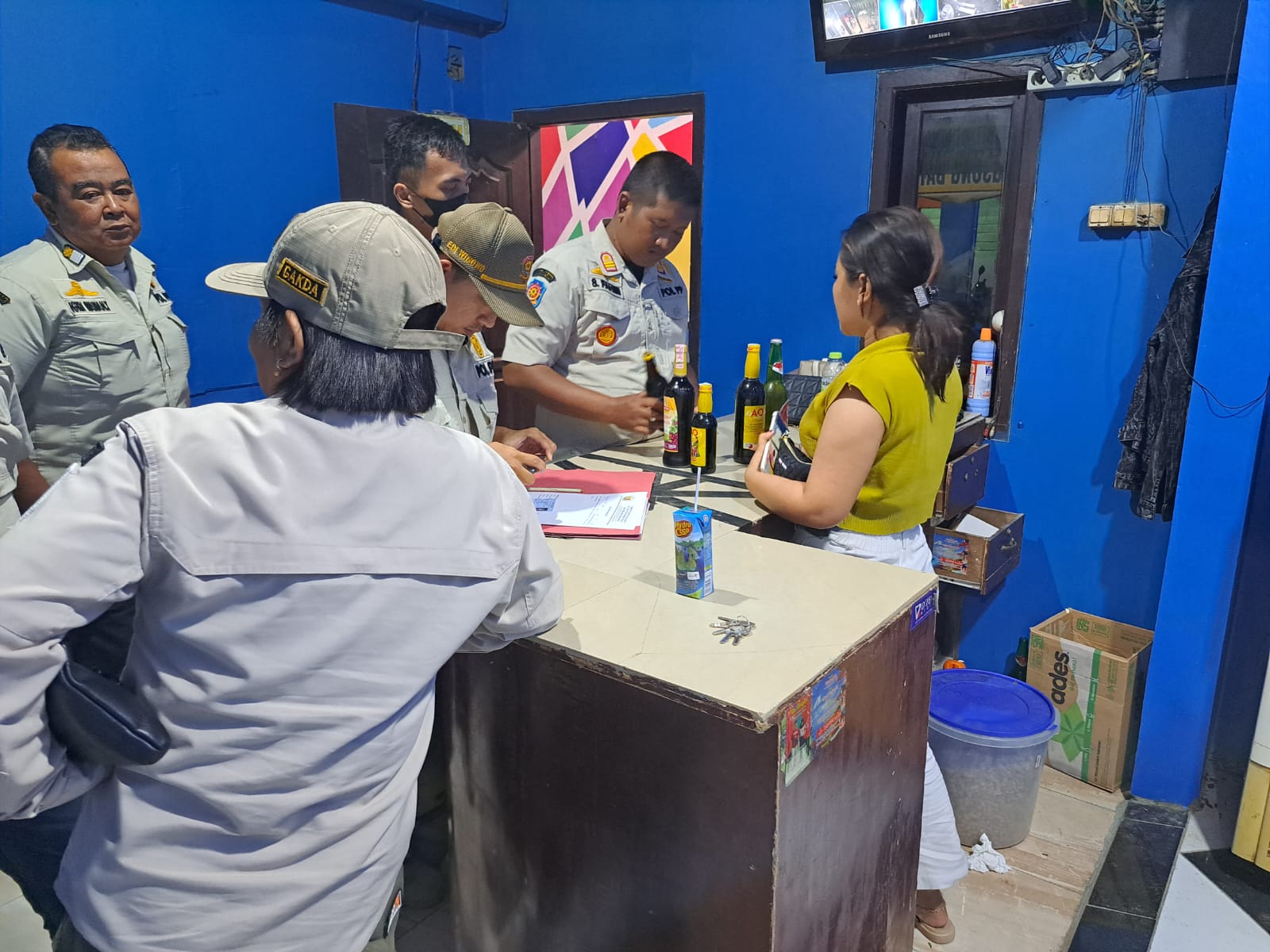 Satpol PP Sisir Tempat Hiburan Malam di 4 Kecamatan, Puluhan Botol Miras Berhasil Diamankan ...