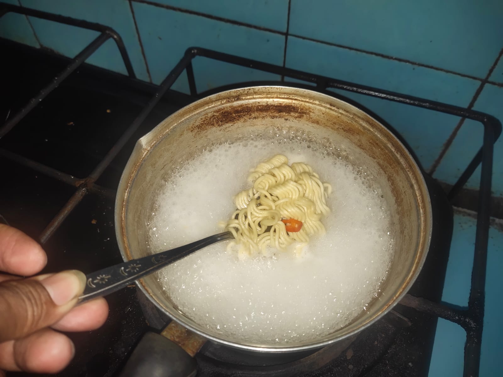 Air Rebusan Mi Instan Apakah Berbahaya dan Harus Dibuang, Ini 2 Rahasia ...