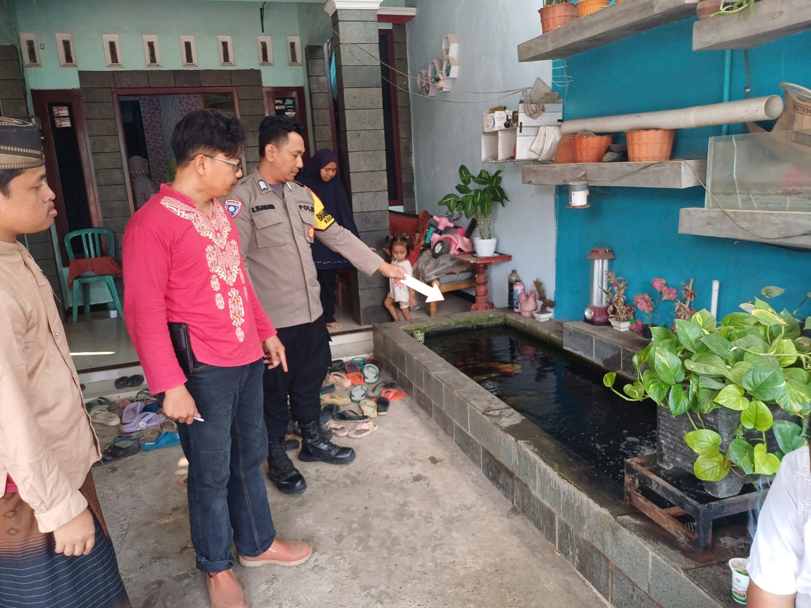 Innalillah! Balita 2 Tahun Tewas Tenggelam di Kolam Ikan Koi di Teras Rumah Sendiri – Radar ...
