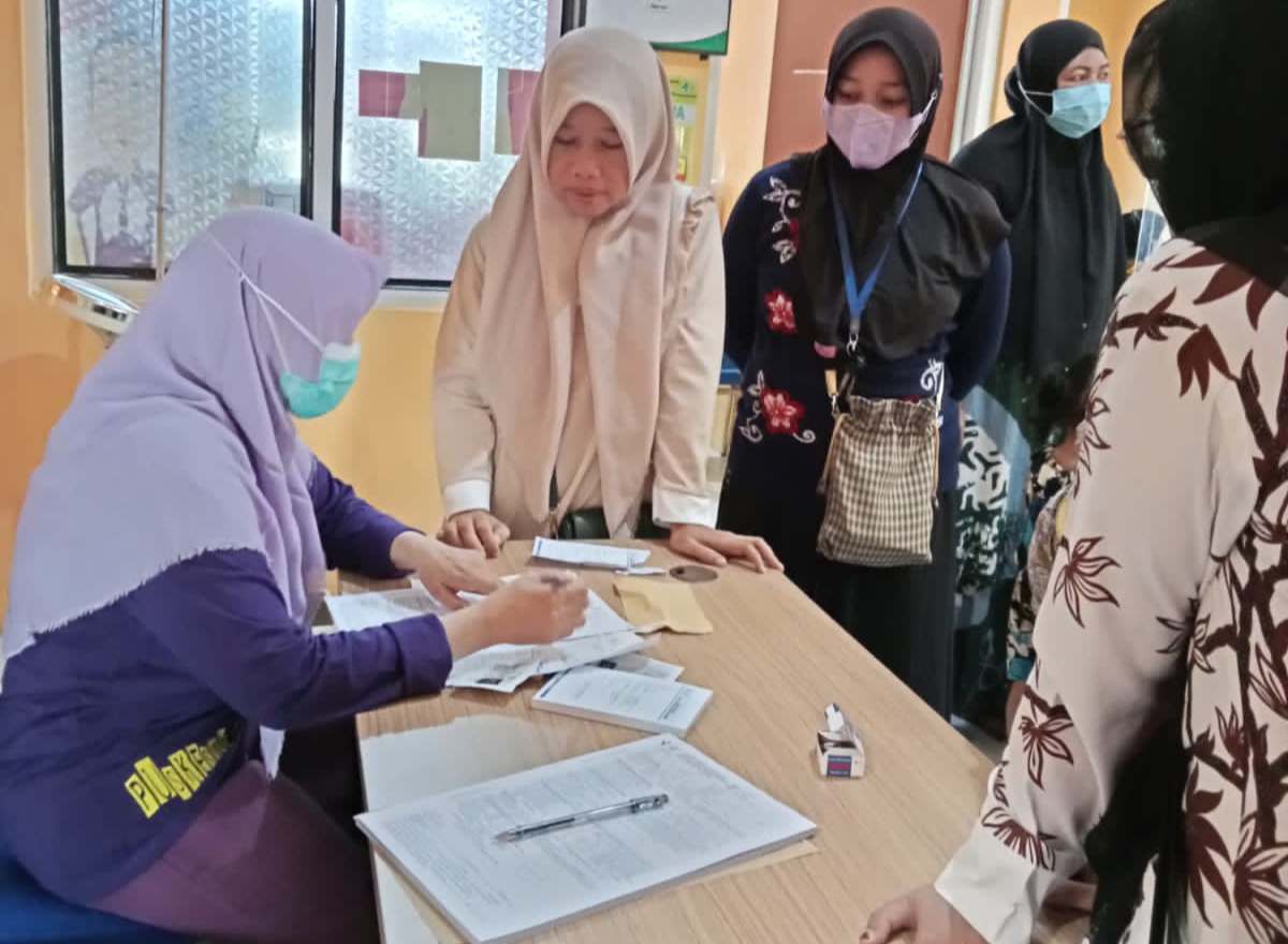 Screening CA Cervik dan IVA TEST dengan Sasaran Wanita Subur Usia 30 ...