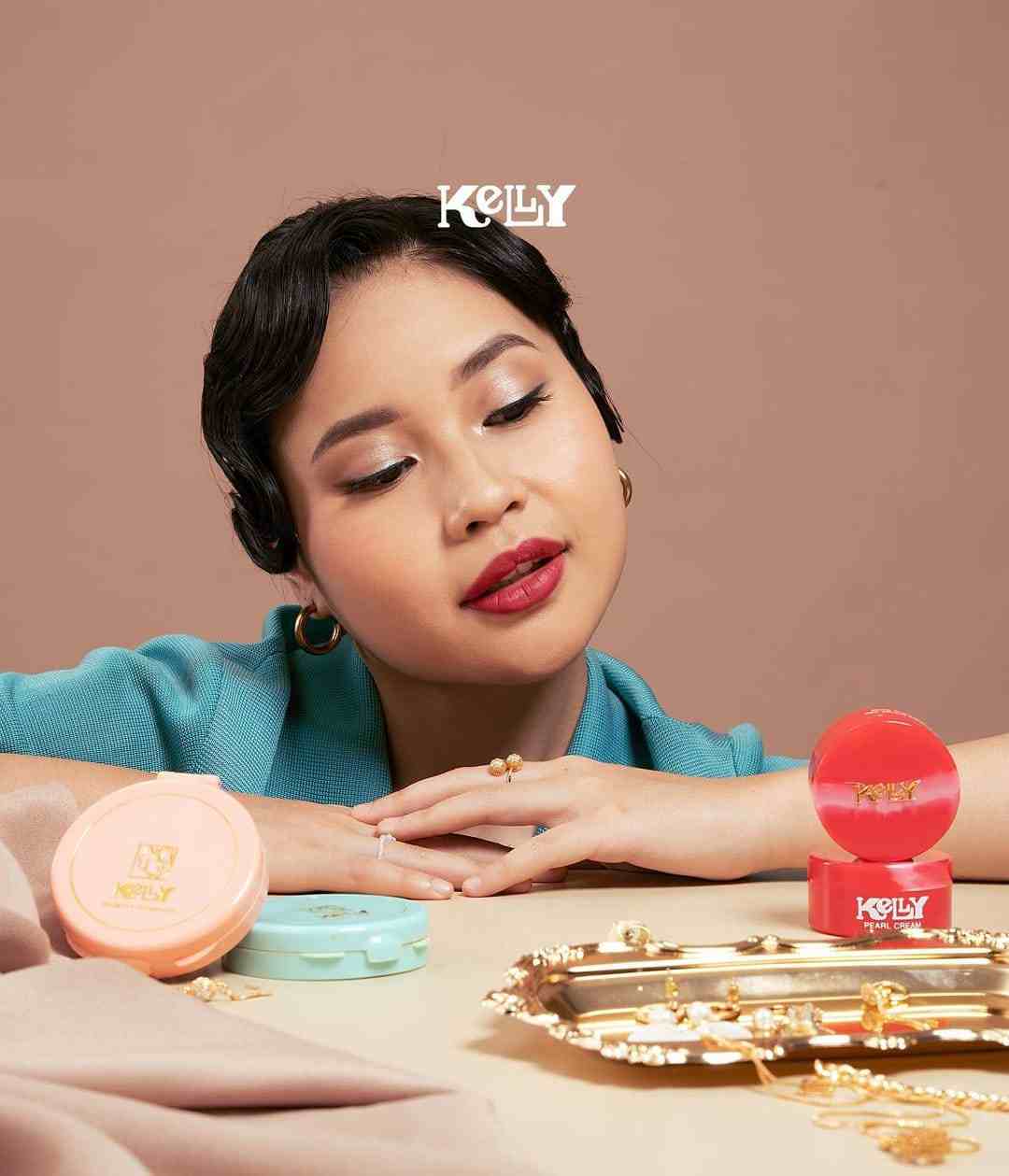 Dijamin Putih dan Glowing! 4 Fakta Bedak Kelly yang Jarang Orang ...