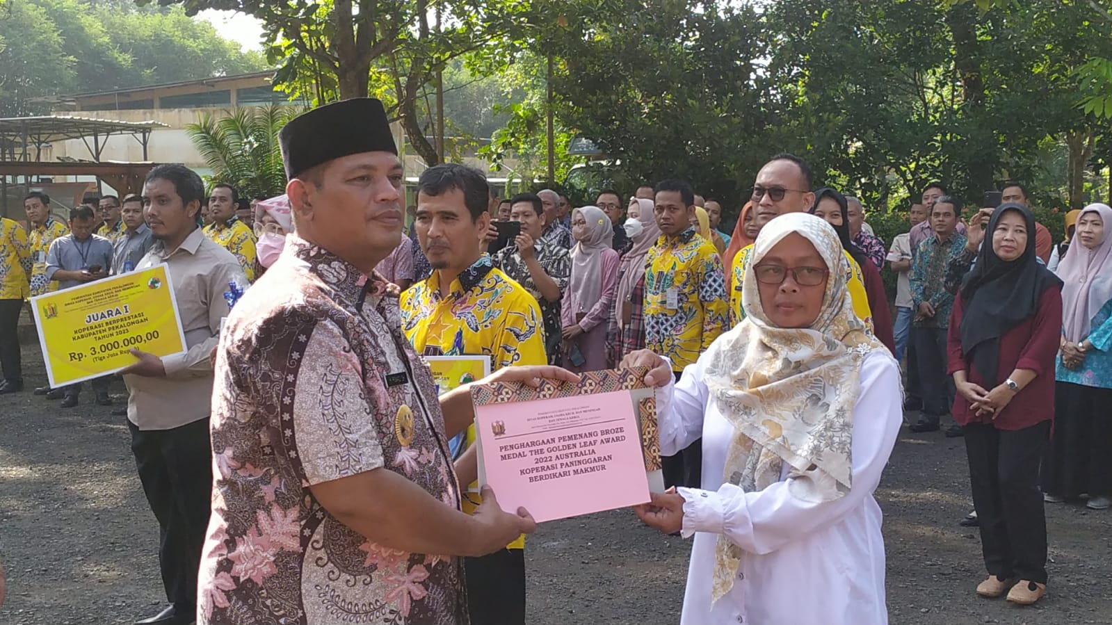 Koperasi Paninggaran Berdikari Makmur Raih Penghargaan Golden Leaf ...
