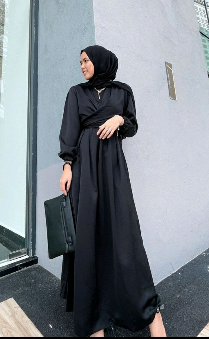 Semakin Menawan! Tips dan Trik Gaya Hijab untuk Pecinta Warna Hitam ...