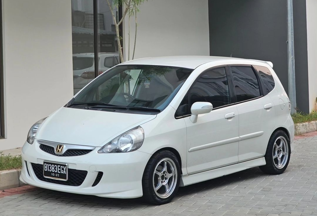 Wow Usianya Sudah Tidak Muda Namun Jazz GD3 2004 Masih Sanggup Bersaing ...