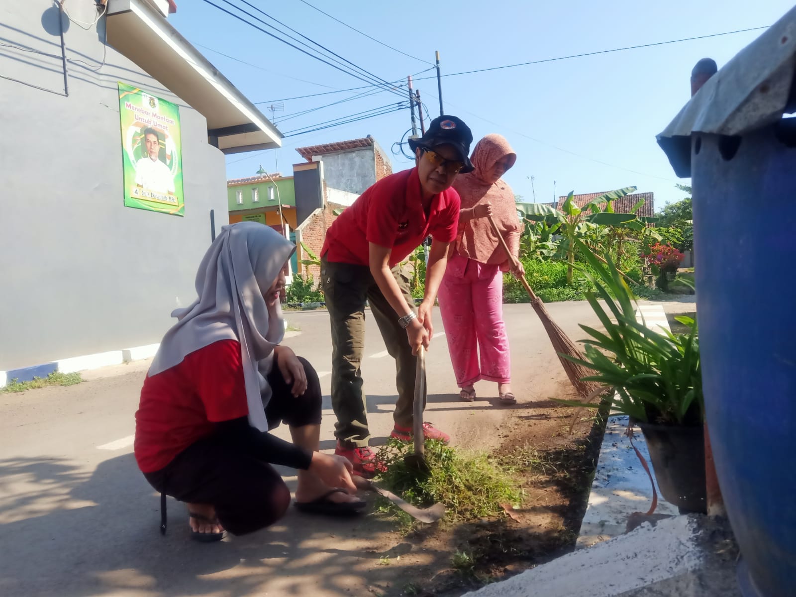Cegah Munculnya DBD, Adi Purwanto Bersama Relawannya Aktif Bersihkan ...