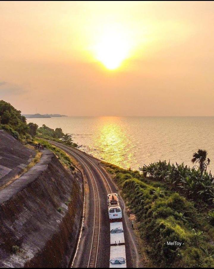 Pesona Pantai Jodo di Kabupaten Batang, Keindahan Pantai dari Atas ...