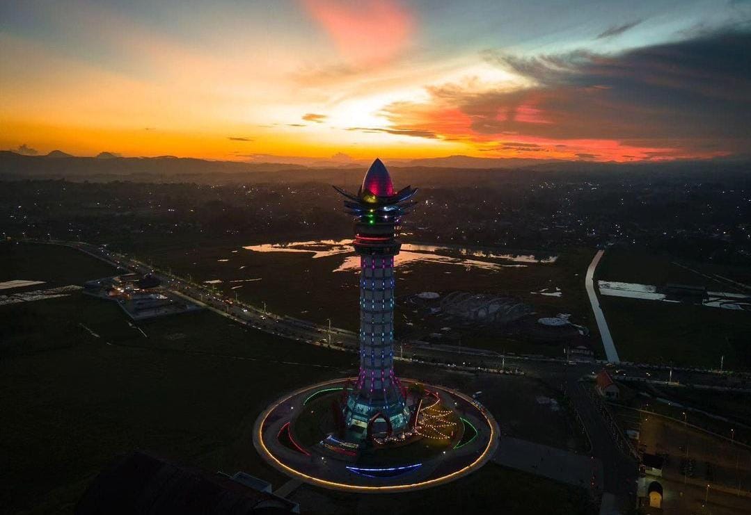 Mengenal Kemegahan Menara Pandang Teratai Purwokerto: Destinasi Seru di ...