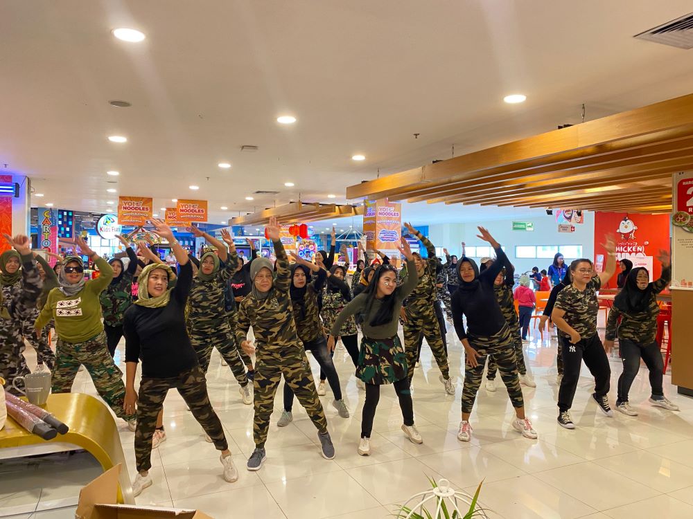 Ajak Gaya Hidup Sehat, Natasha Skin Clinik Center Gelar Senam Karnaval ...