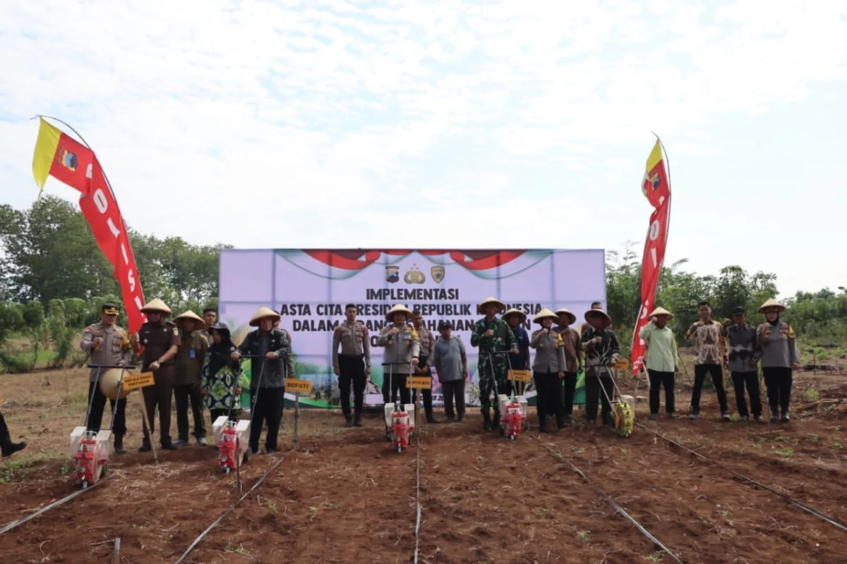Polres Kendal Dukung Program Ketahanan Pangan Presiden dengan Penanaman Jagung di 15 Hektar ...