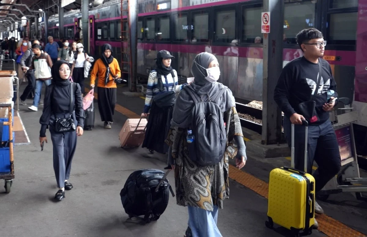 Stasiun Pekalongan Catat Kedatangan 2.916 Penumpang pada Hari Natal 2024, Tertinggi dalam 7 Hari ...