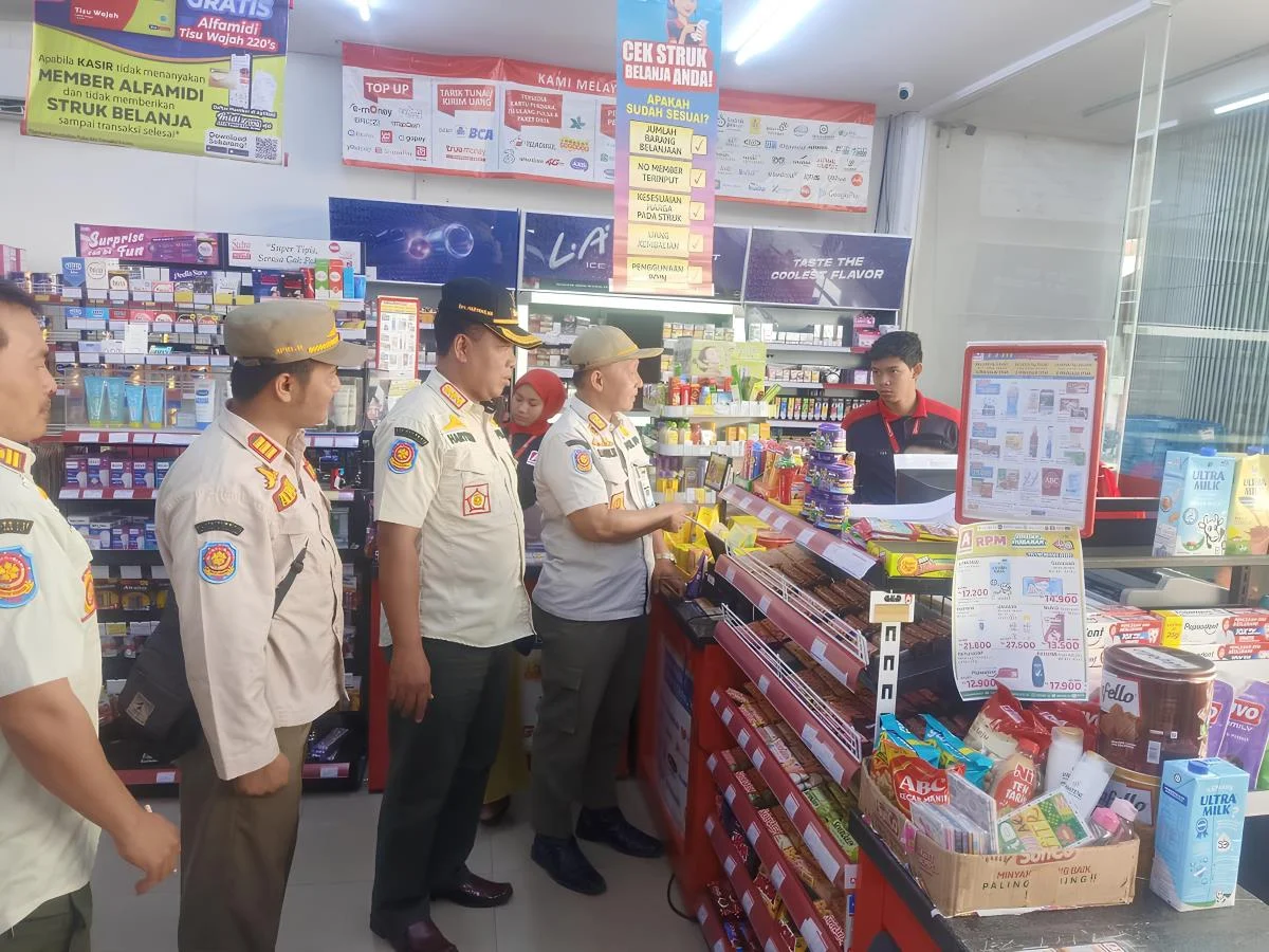 Satpol PP Batang Tindak Minimarket yang Nekat Langgar Jam Operasional ...