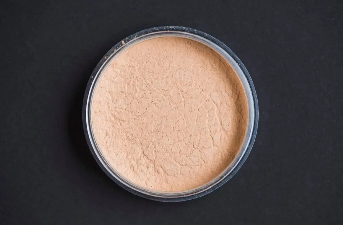 4 Rekomendasi Bedak untuk Kulit Berminyak Di Bawah 50 Ribu an, Bikin Kulit Bebas Kilap Seharian ...