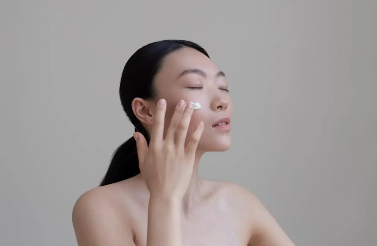 4 Skincare untuk Menghilangkan Flek Hitam dari Wardah Terbaik, Kulit Langsung Glowing Bebas ...