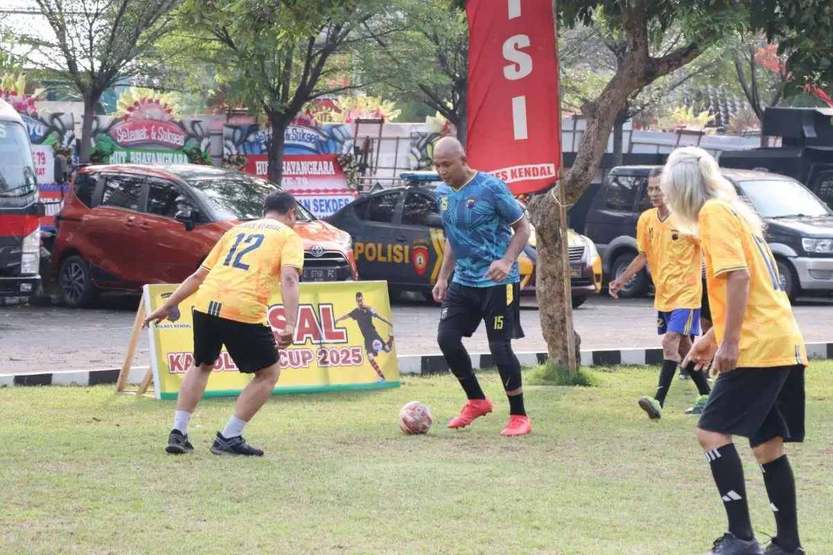 Duel Futsal HUT Bhayangkara ke-79, Tim Polres Kendal Libas Forwaken 7-3 ...