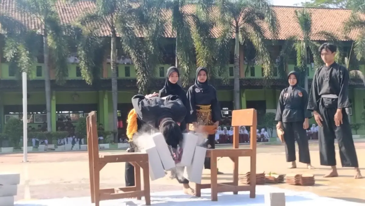 Siswa Baru SMAN 2 Batang Antusias Pilih Ekstrakurikuler: Demo Ekskul Jadi Ajang Pengembang Diri ...