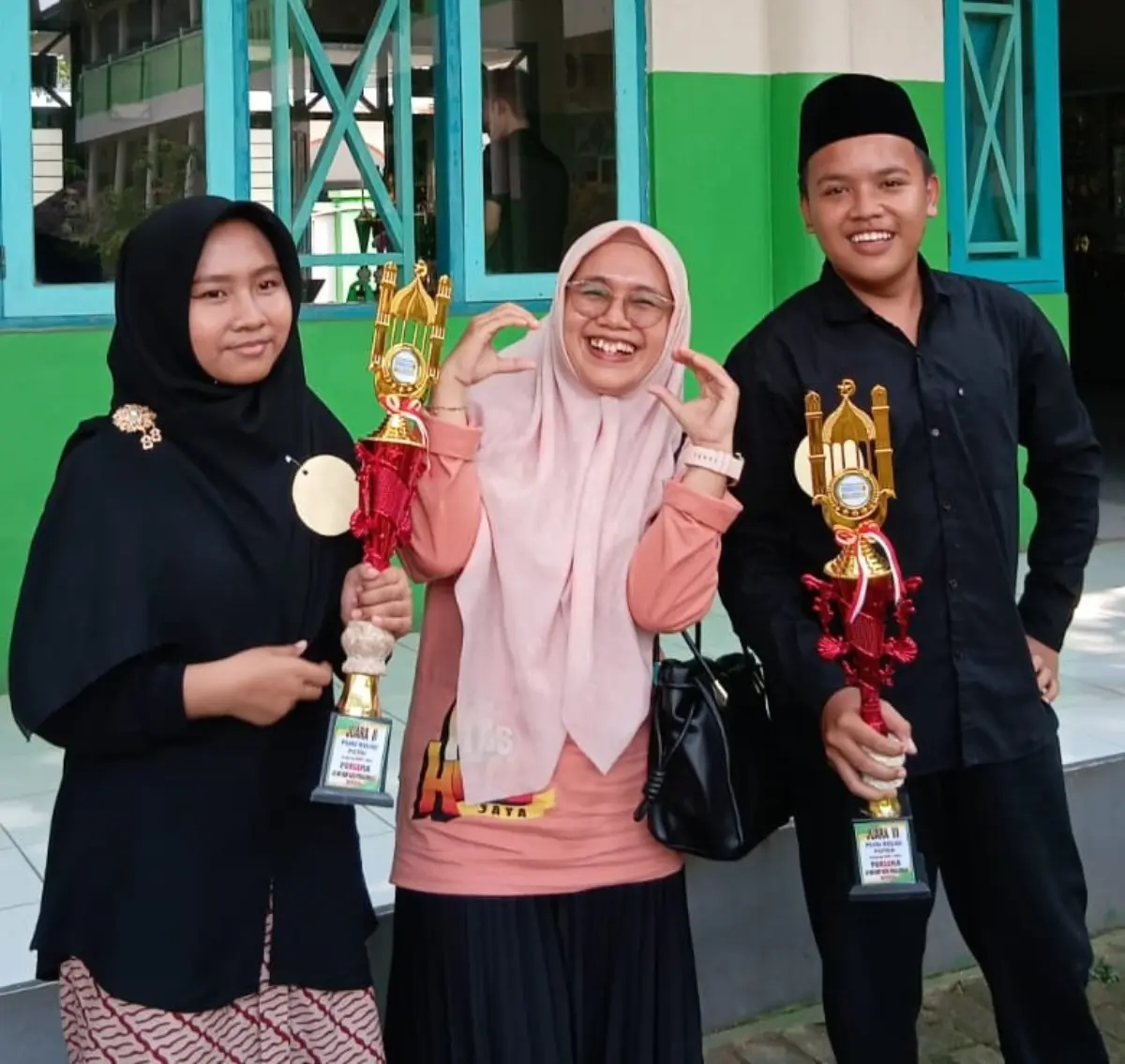 Bawa Pulang 10 Piala, MTs Salafiyah Hidayatul Athfal Bersinar di ...