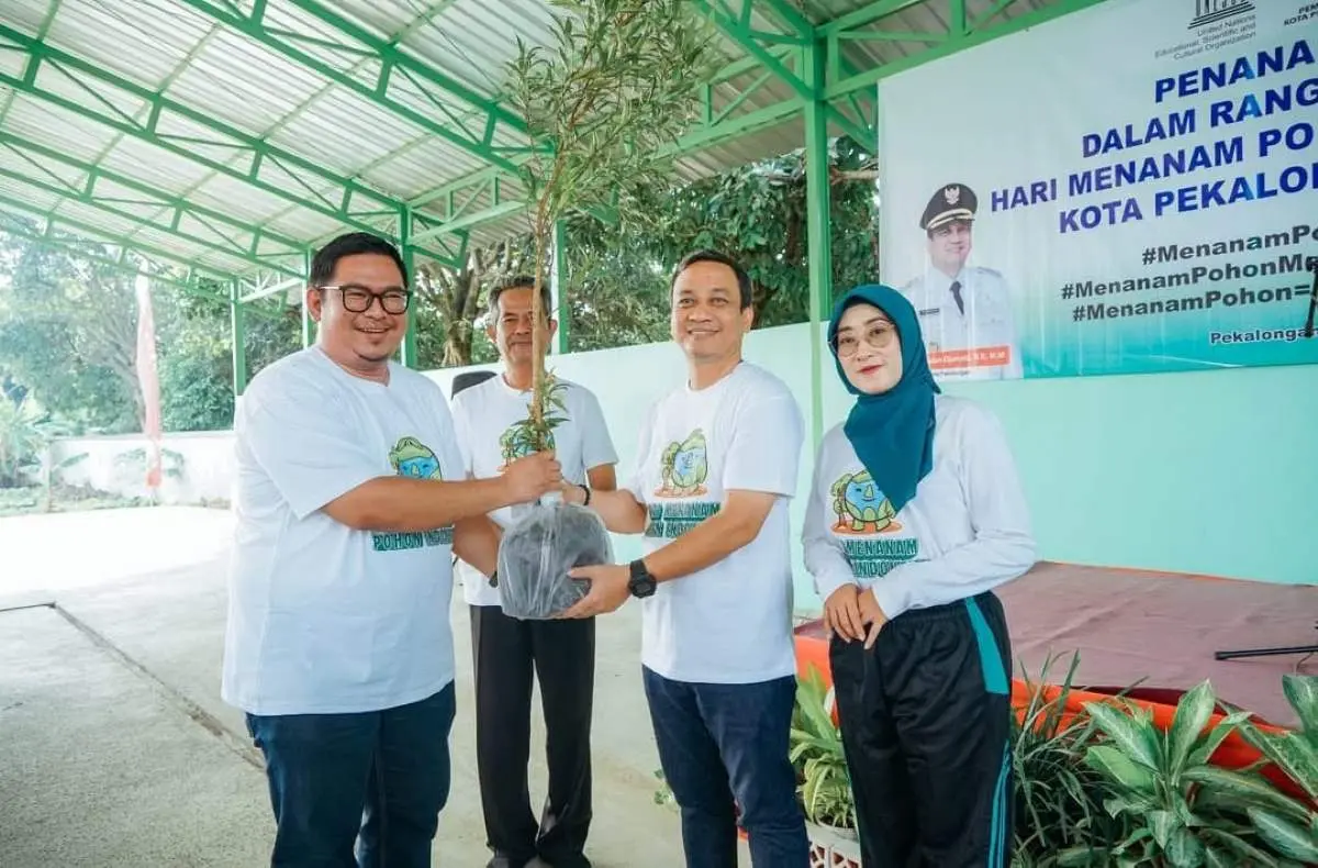 Cegah Dampak Iklim, Pemkot Pekalongan dan Askarlo Tanam 90 Pohon di ...