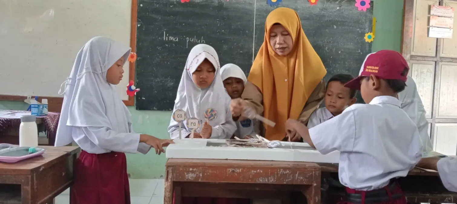 Lolipop Huruf: Inovasi Kreatif SDN Kraton Kidul Pekalongan Dongkrak ...